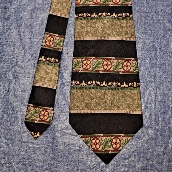 Roundtree & Yorke | Accessories | Roundtree Yorke 6 Necktie Silk Multicolored On Black Mens ...